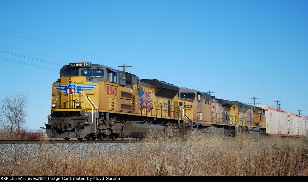 UP 8542 leads east bound UP freight